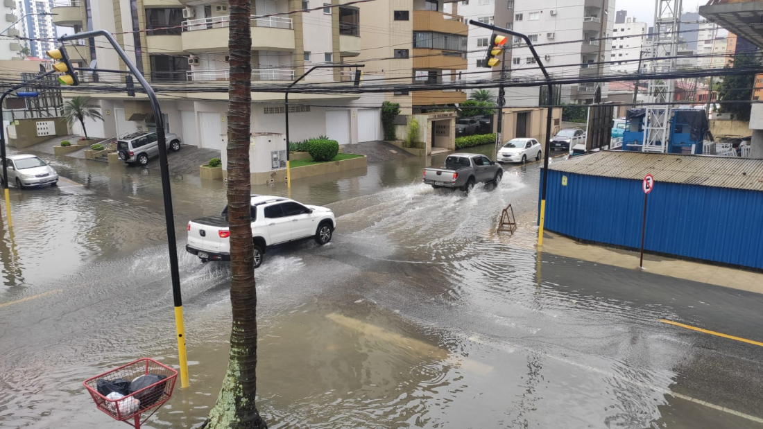 Tubarão tem diversos pontos de alagamento por causa das chuvas nesta ...